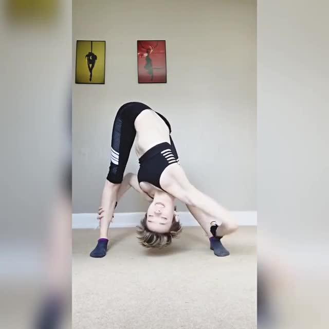 Girl Twists Body into Incredible Shapes | Jukin Licensing