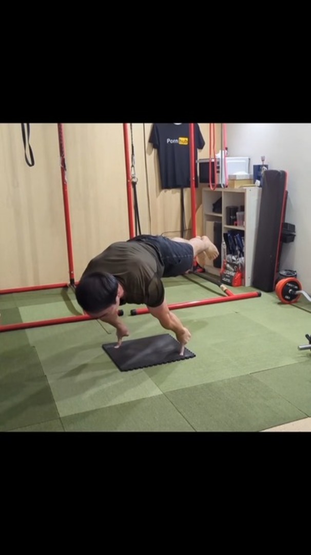 Guy Shows Insane Strength While Doing One Finger Full Planche | Jukin ...