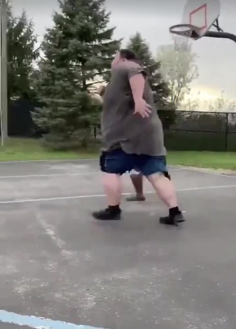 Two Large Men Race and One Fails | Jukin Licensing