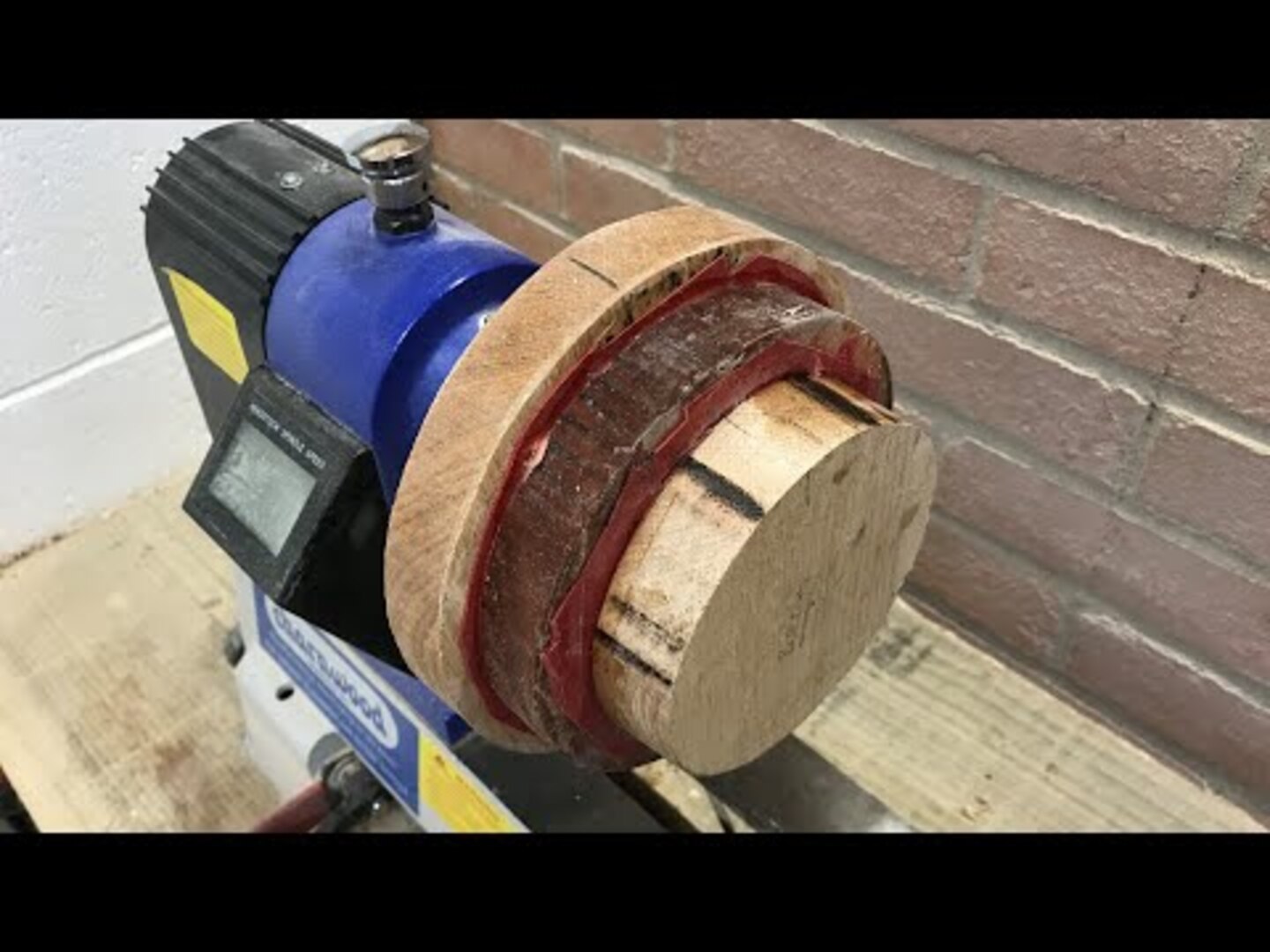 Wood Turner Carves Oak And Sapele Layered Bowl Out Of Leftover Wood ...