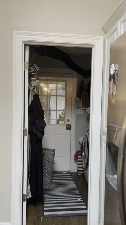 Family Freaks Out When Man's Leg Hangs Through Ceiling | Jukin Licensing