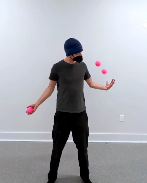 Juggler Juggles Balls Behind His Neck | Jukin Licensing