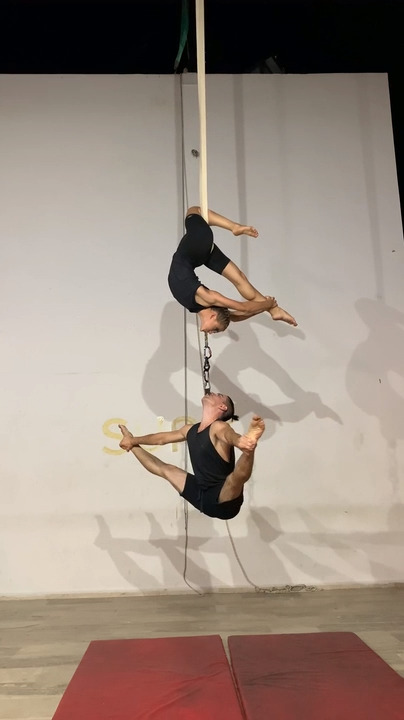 Duo Performs Risky Trapeze Trick With Ease | Jukin Licensing