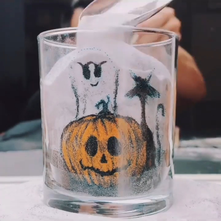 Artist Makes Amazing Halloween Sand Art in Glass | Jukin Licensing