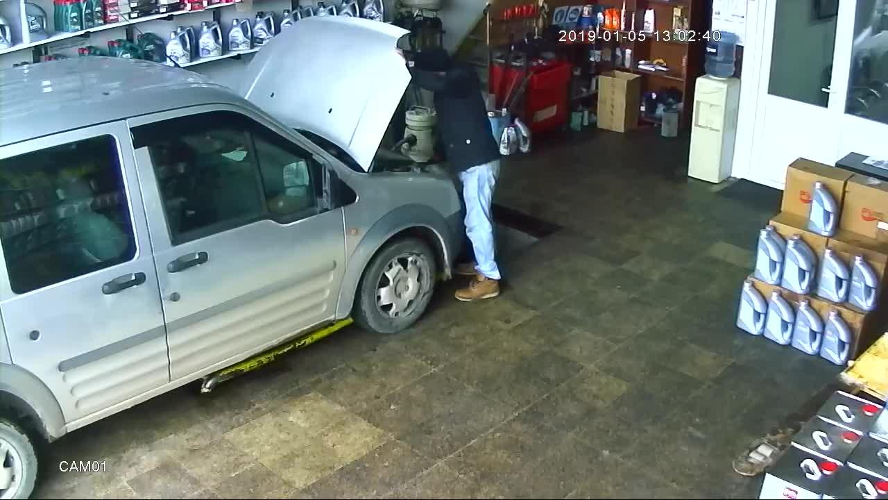 Three Mechanics Startled by Leaping Rat | Jukin Licensing