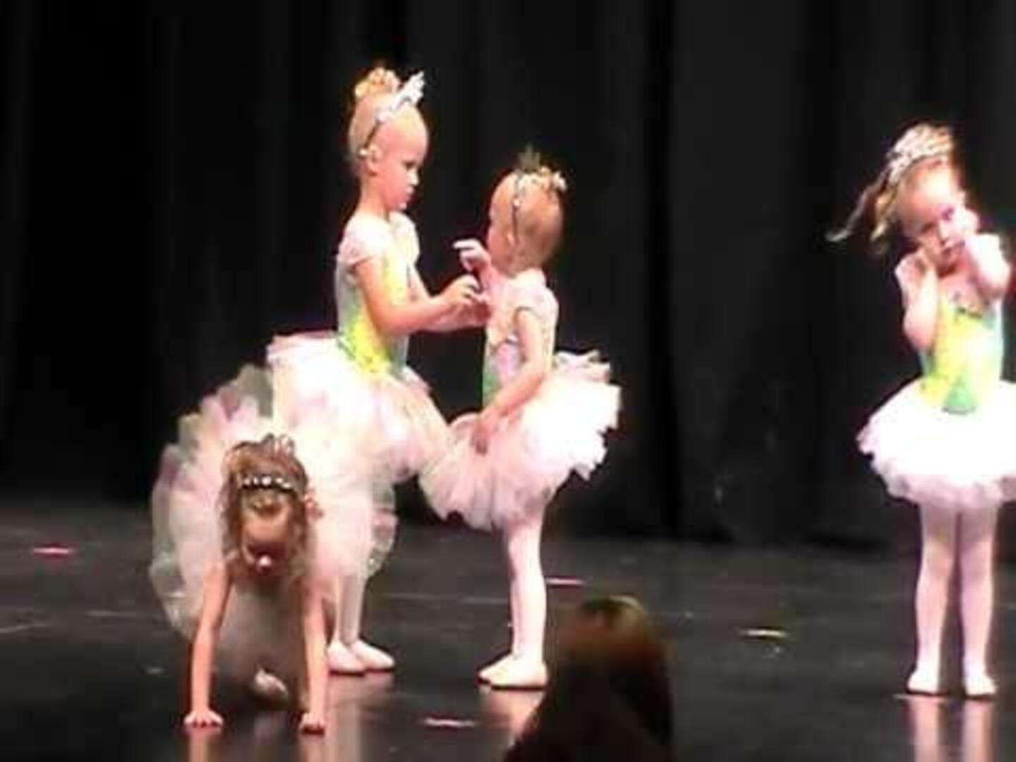 Little Girls Fight On Stage While Performing Ballerina Recital | Jukin ...