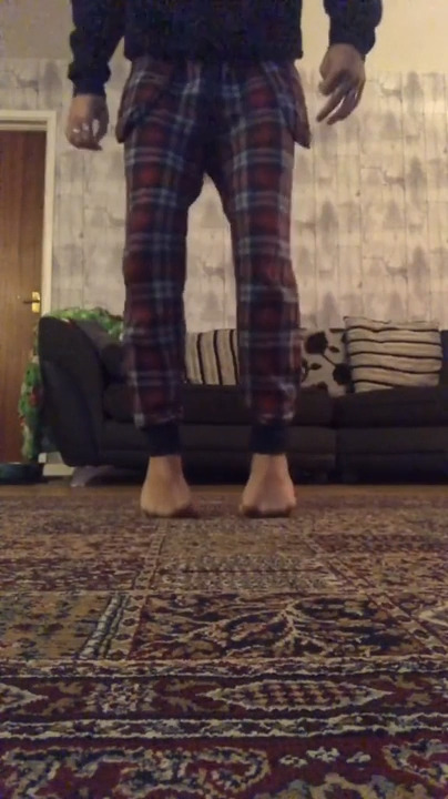 Guy Displays Unique Ability of Walking on Toe Knuckles | Jukin Licensing