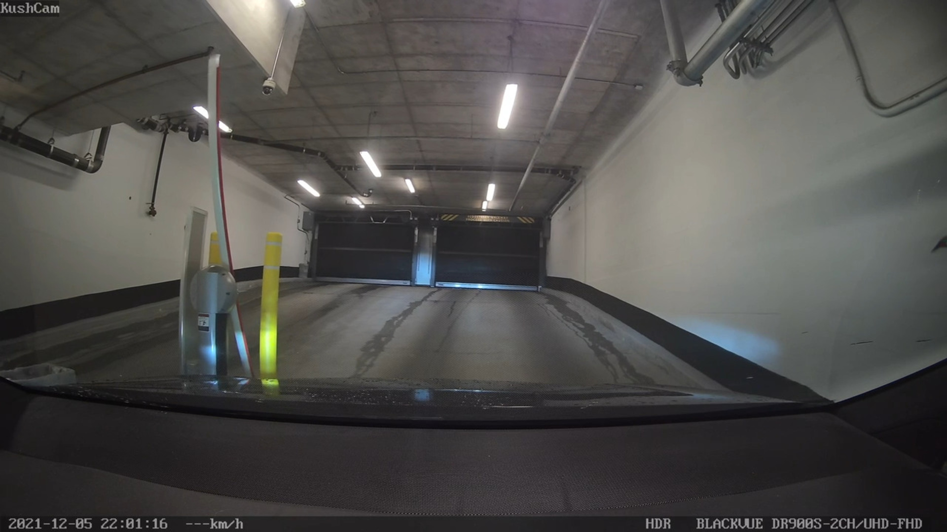 Parking Garage Gate Arm Falls Off | Jukin Licensing