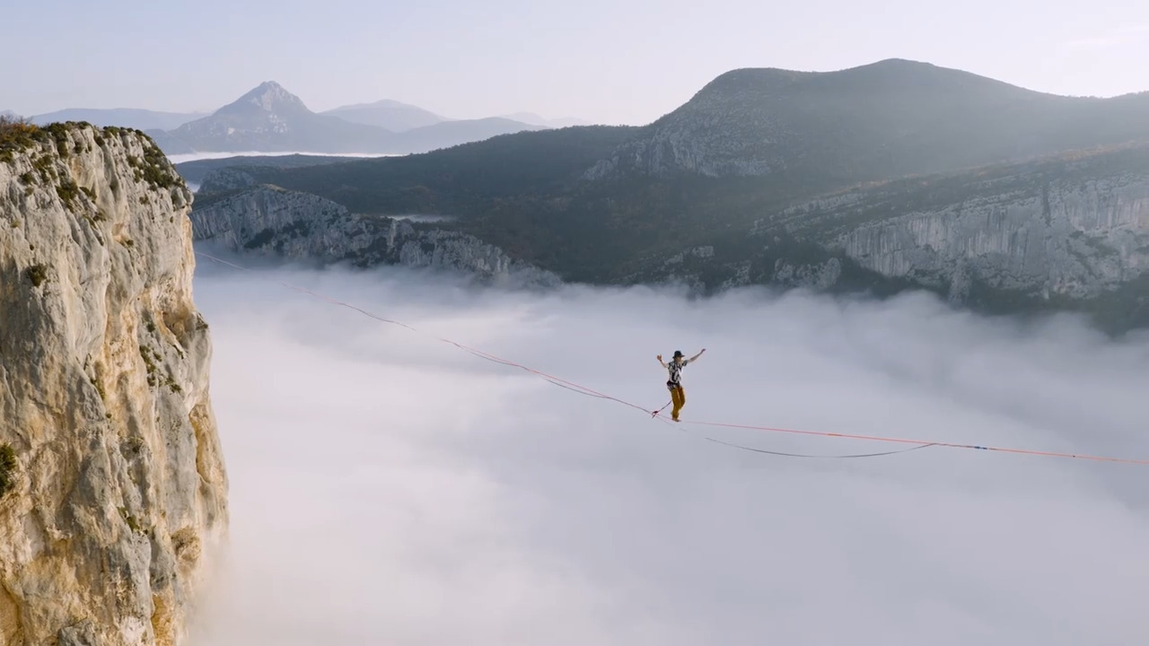Group of Daredevils Pass 250 Meter High Canyon on Slack Line | Jukin ...