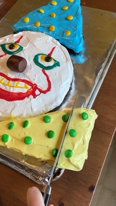 Homemade Clown-Face Cake | Jukin Licensing