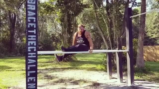 300 Pound Guy Nimbly Runs Through Obstacle Course | Jukin Licensing