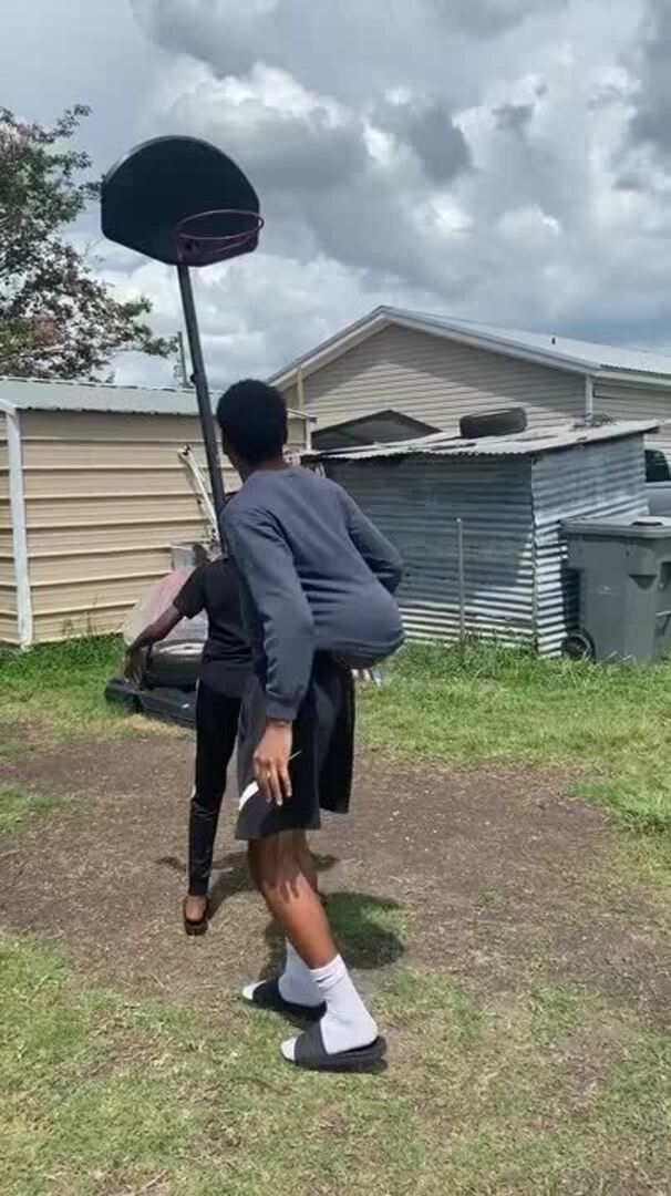 Guy Pranks Kid by Hiding Basketball Behind Him While Playing | Jukin ...