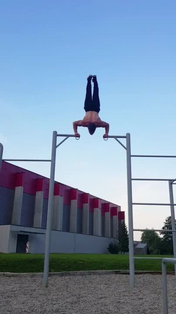 Guy Shows off Incredible Calisthenics Strength | Jukin Licensing