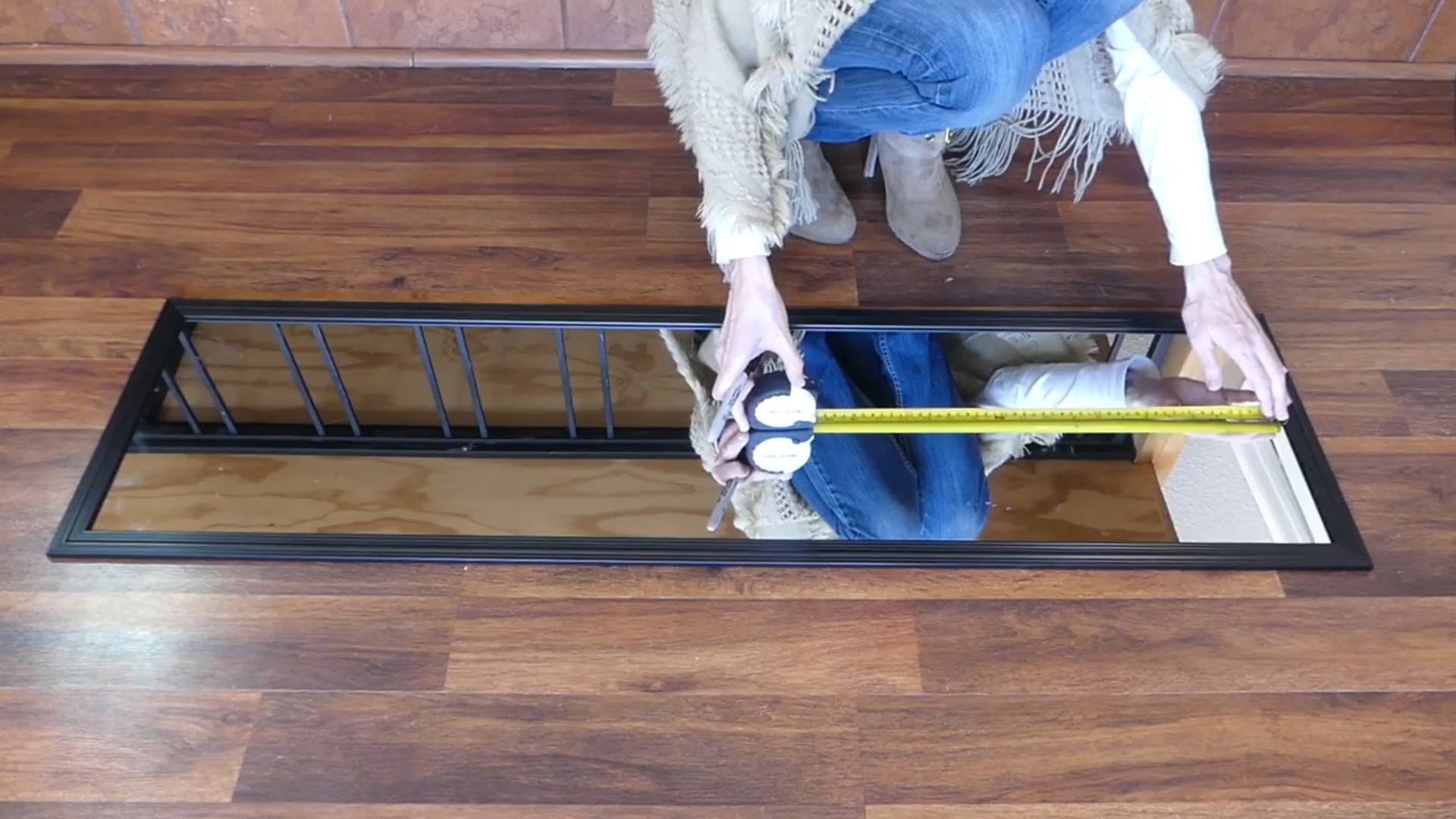 Woman Makes DIY Easy Grid Mirror For Bedroom | Jukin Licensing