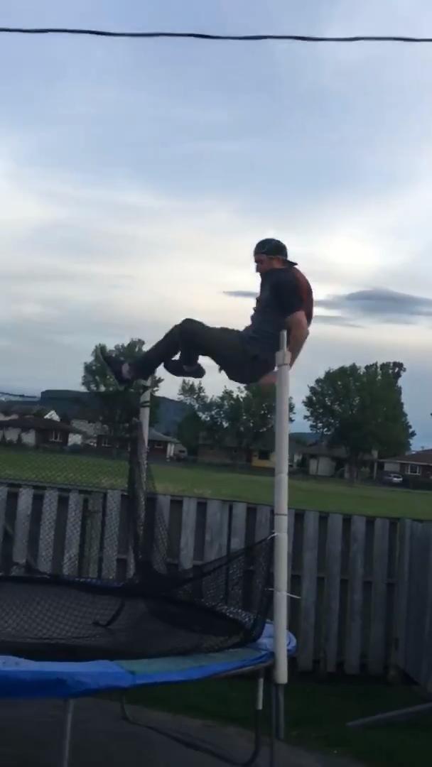 Guy Jumps on Trampoline From Rooftop And Faceplants After Falling ...