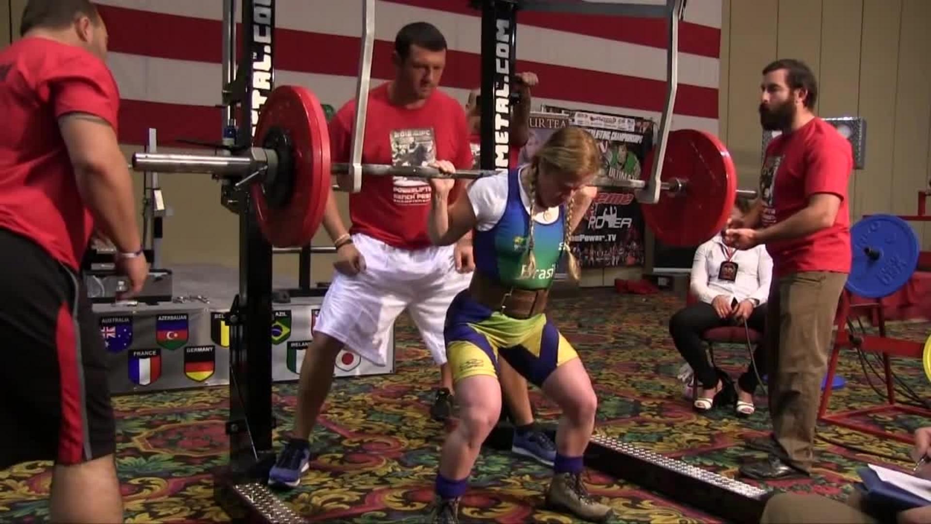 Woman Screams and Yells During Raw Squat Competition | Jukin Licensing