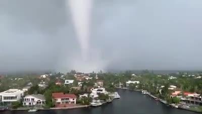 Destructive Waterspout Connected With Cloud Hits Miami | Jukin Licensing