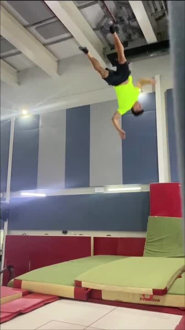 Guy Tumbles While Attempting Flip Trick On Trampoline | Jukin Licensing