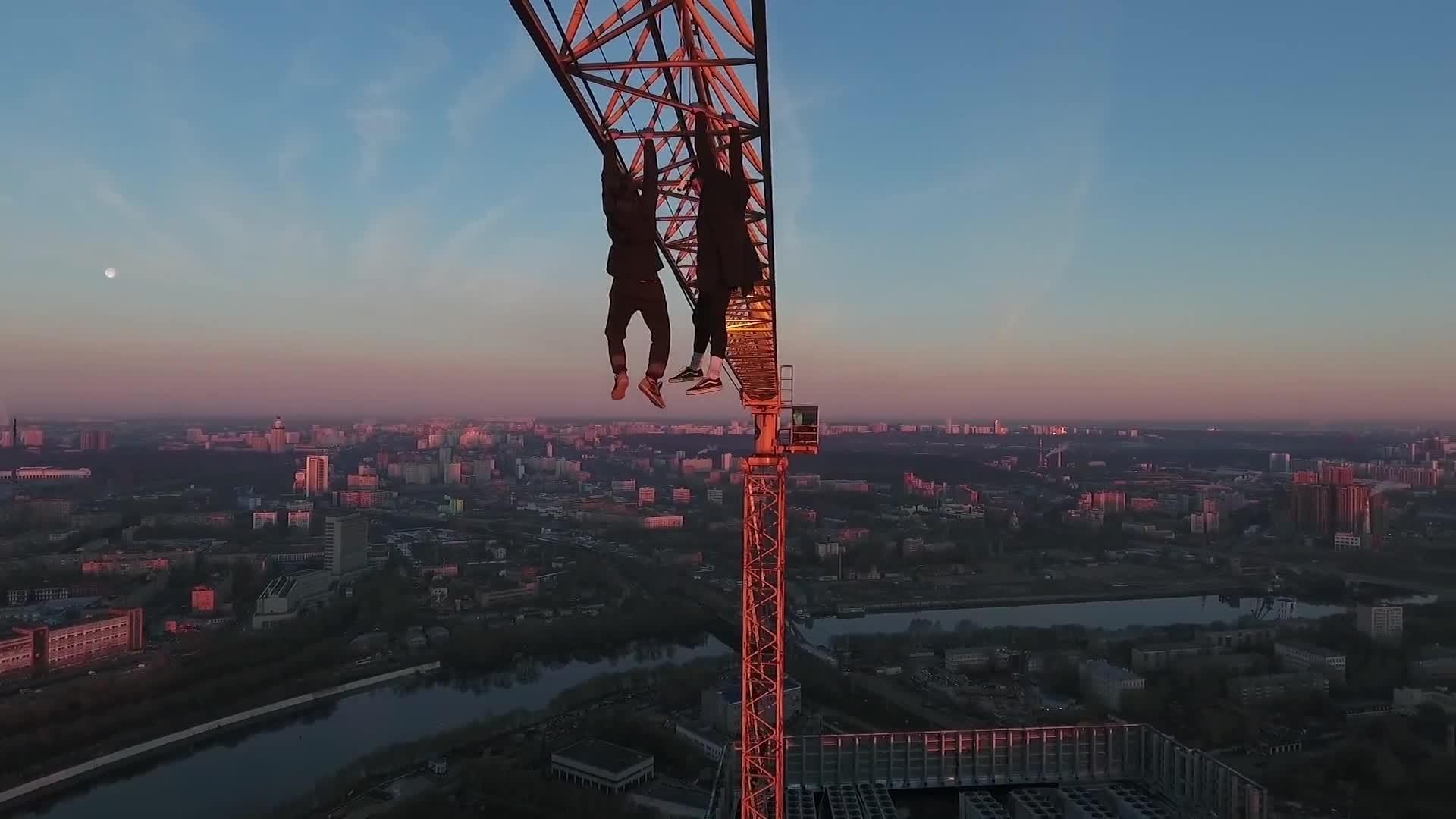 Daredevils Climb Crane on Top of Skyscraper | Jukin Licensing