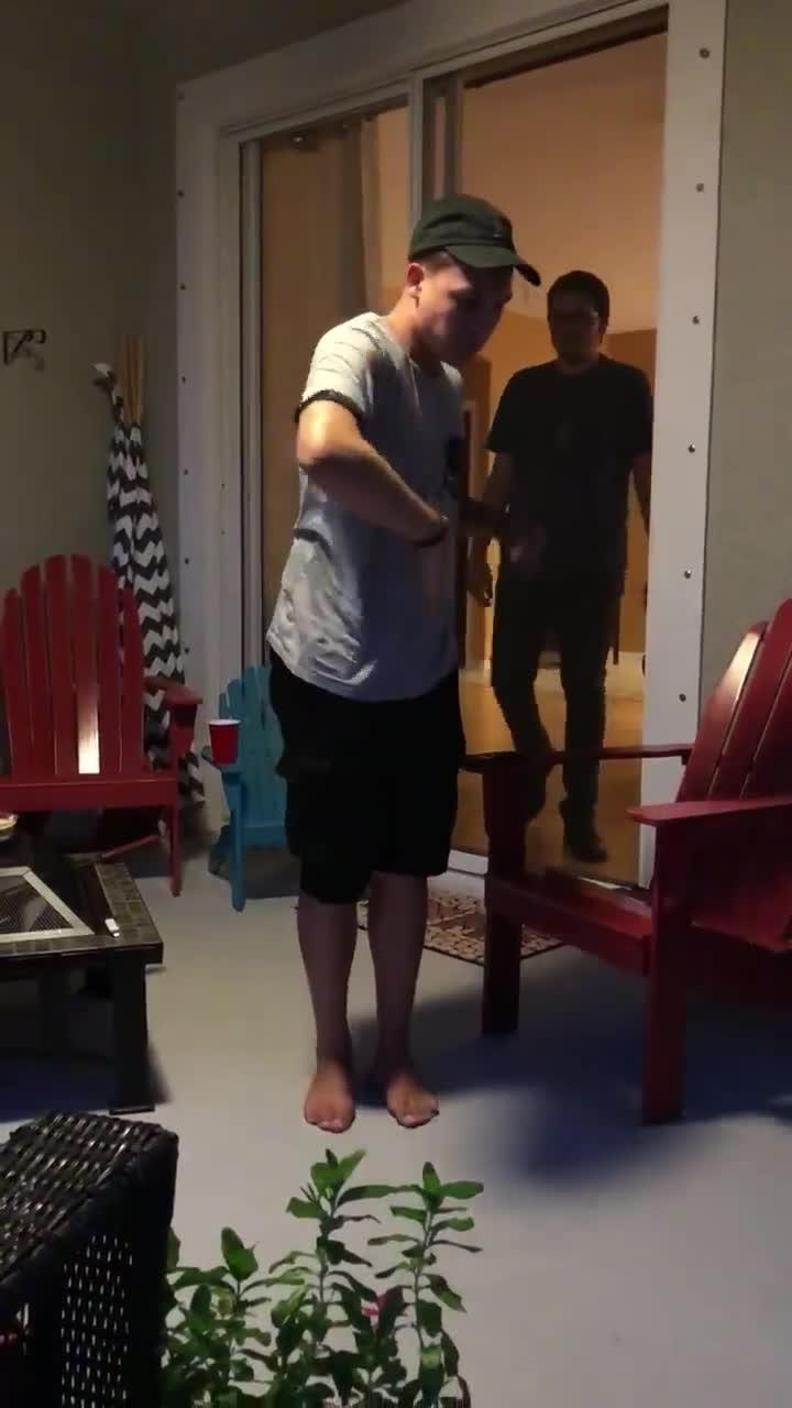 Guy Walks Face First Into Screen Door | Jukin Licensing