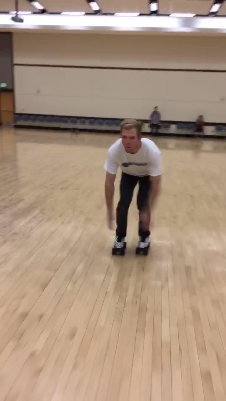 Guy Faceplants to the Floor Trying to Backflip While Rollerblading ...