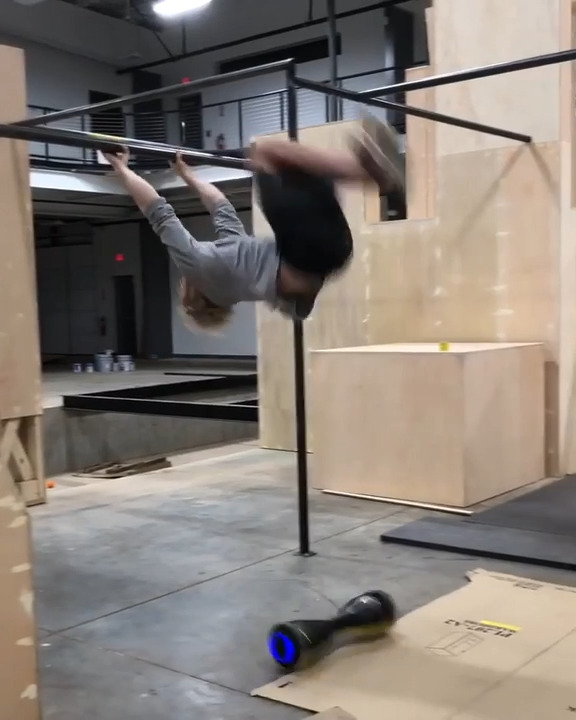 Ninja Warrior Slips And Falls on Slick Gym Floor While Attempting ...
