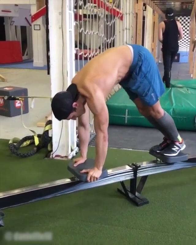 Guy Shows off Amazing Strength, Flexibility, and Agility | Jukin Licensing