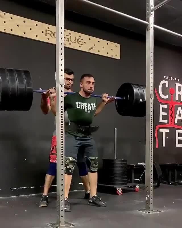 Guy Does Back Squat With Heavy Weight of 185 Kgs | Jukin Licensing