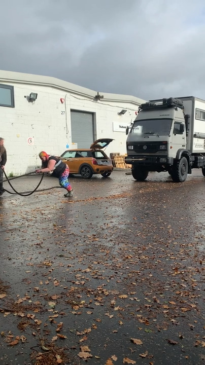 Woman Pulls Huge Truck With Rope Tied To Her Body While Training For ...
