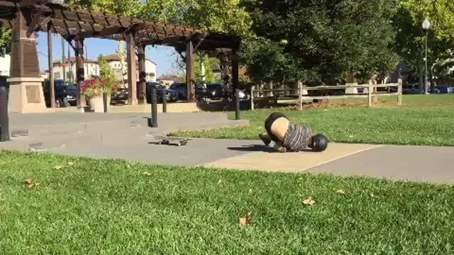 Guy Face Slams On Ground During Skateboarding | Jukin Licensing
