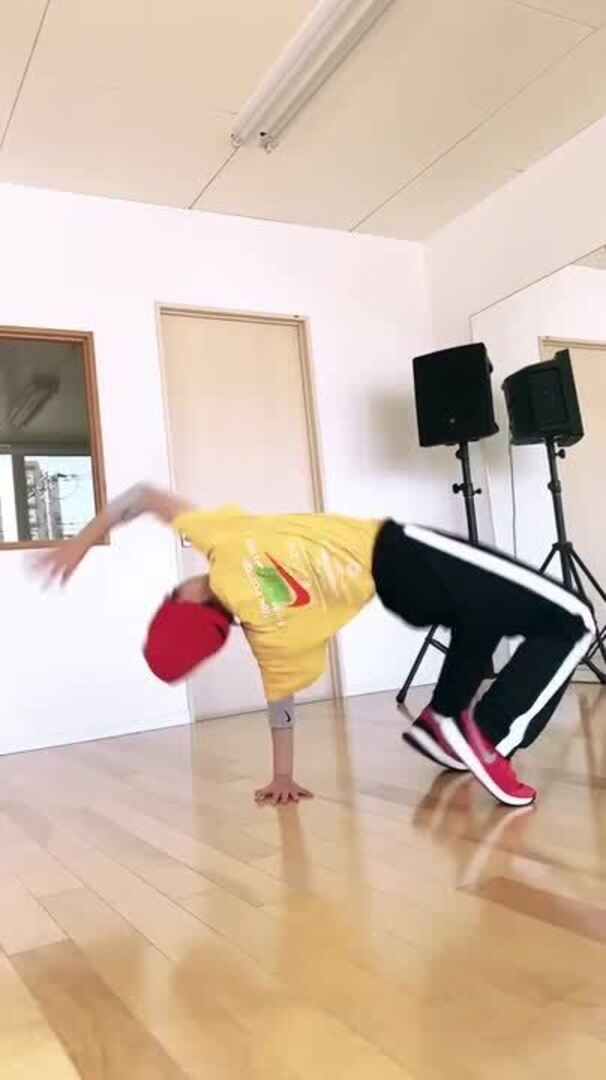 Dancer Shows off Amazing Breakdancing Skills | Jukin Licensing