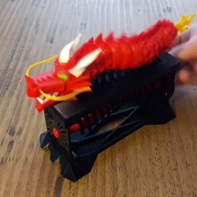 Man Makes Moving Dragon Art Using 3D Printer | Jukin Licensing