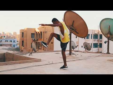 Guy Shows Off Hacky Sack Skills on Rooftop | Jukin Licensing