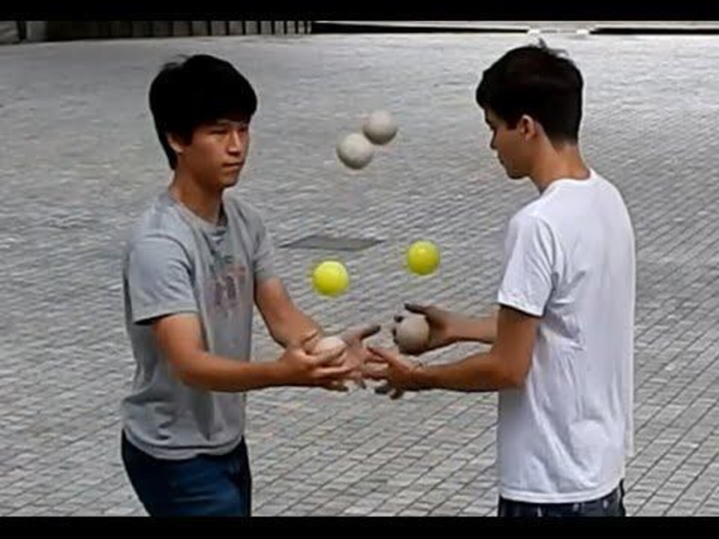 Amazing Juggling Duo | Jukin Licensing