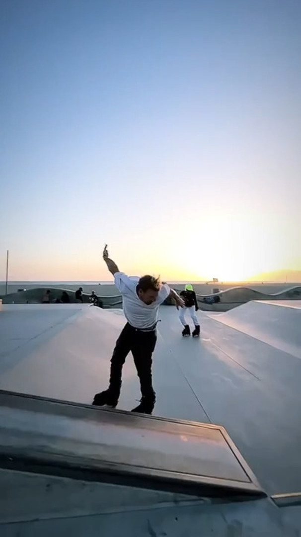 Guy Tumbles Off Rails And Hits His Crotch While Attempting Skating ...