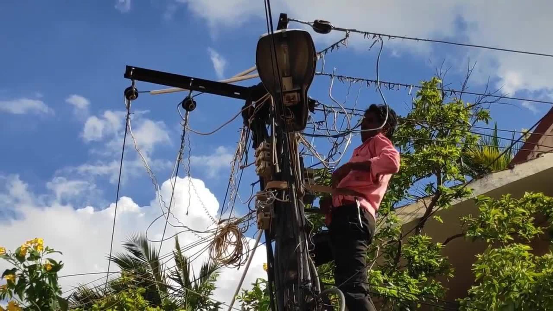 Fixing Live Electrical Line | Jukin Licensing