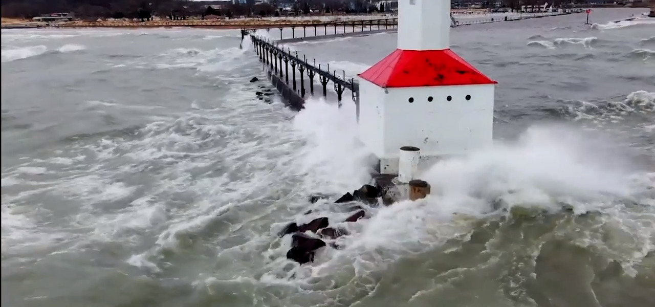 Aggressive Waves Hit Lighthouse and Erode Riverfront at City of ...