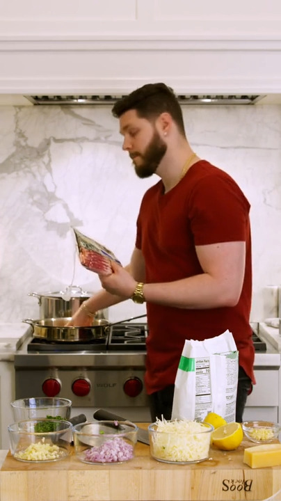 Chef Burns His Fingers on Over Heated Pan | Jukin Licensing