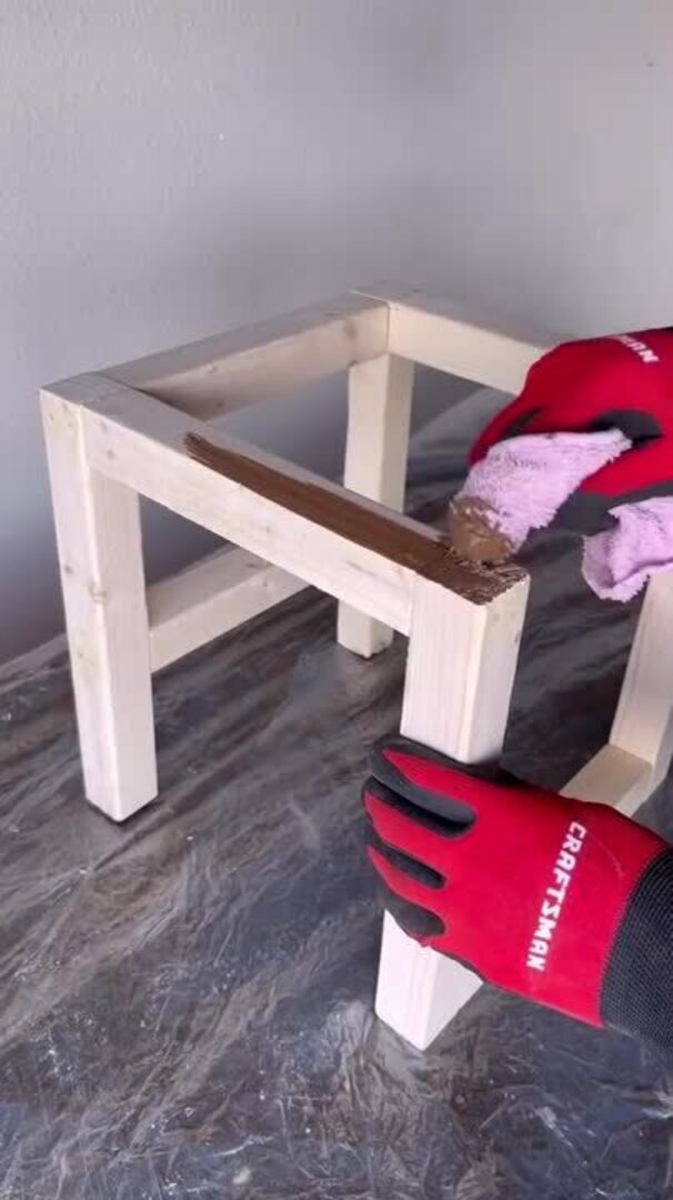 Carpenter Creates Floating Pot Holders | Jukin Licensing