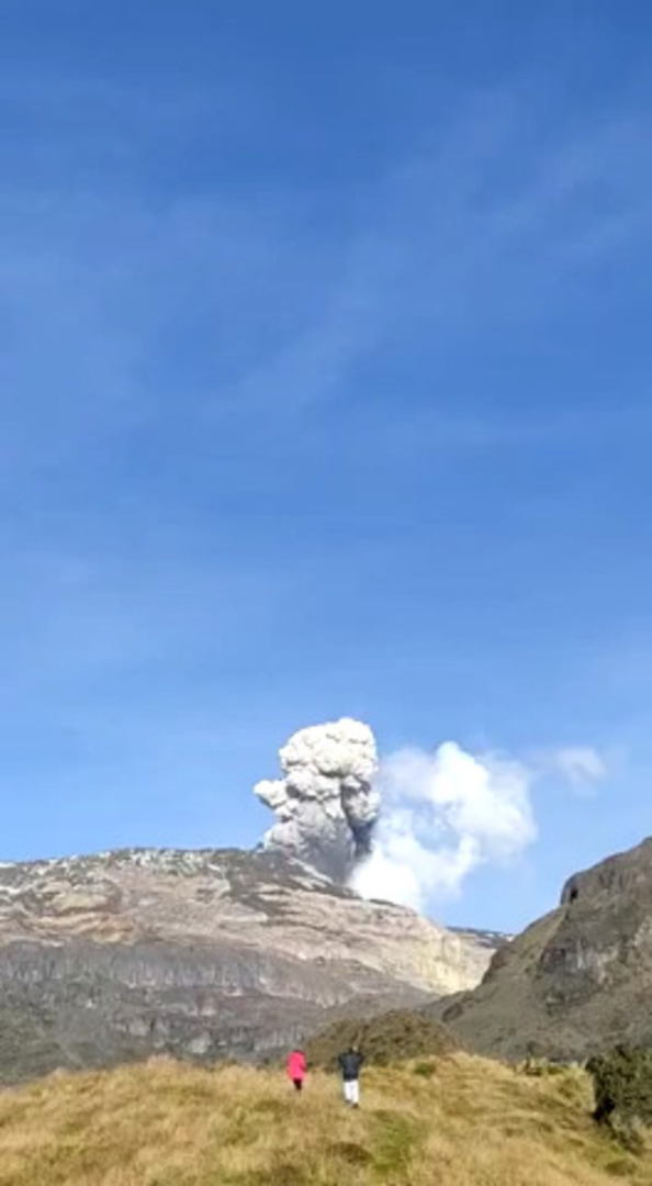 Person Captures Breathtaking Footage of Active Volcano In Colombia ...