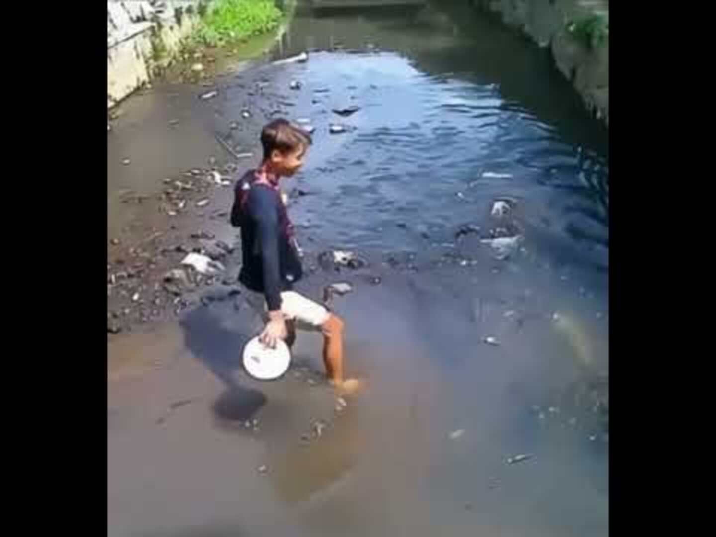 Man Falls Into River While Fishing | Jukin Licensing