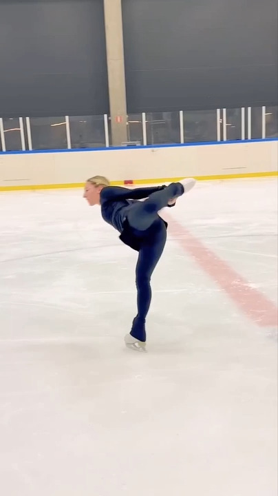 Figure Skater Performs Cool Moves While Spinning Fast | Jukin Licensing