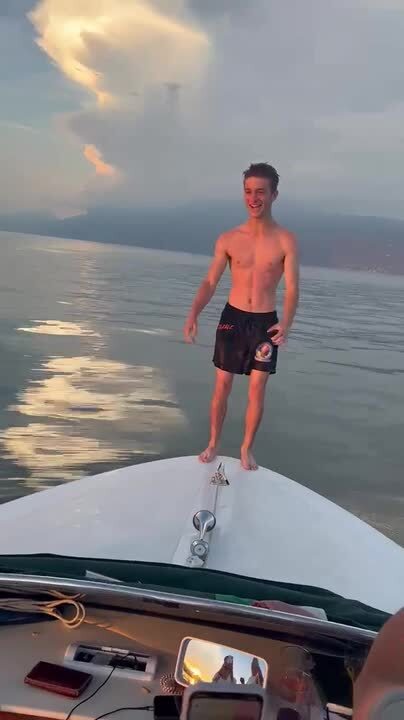 Guy Slips and Falls Into Water While Trying to Backflip off Boat ...