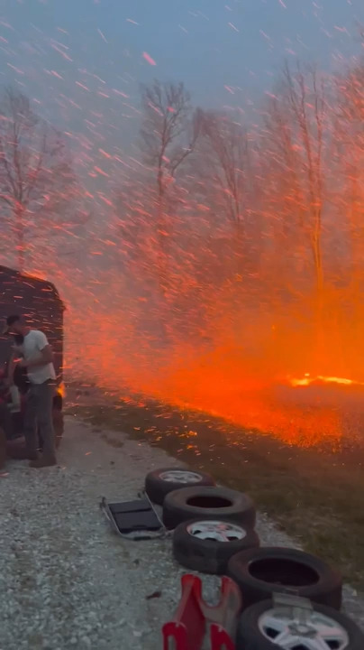 Person Witnesses Massive Wildfire Moving Towards Houses in Kentucky ...