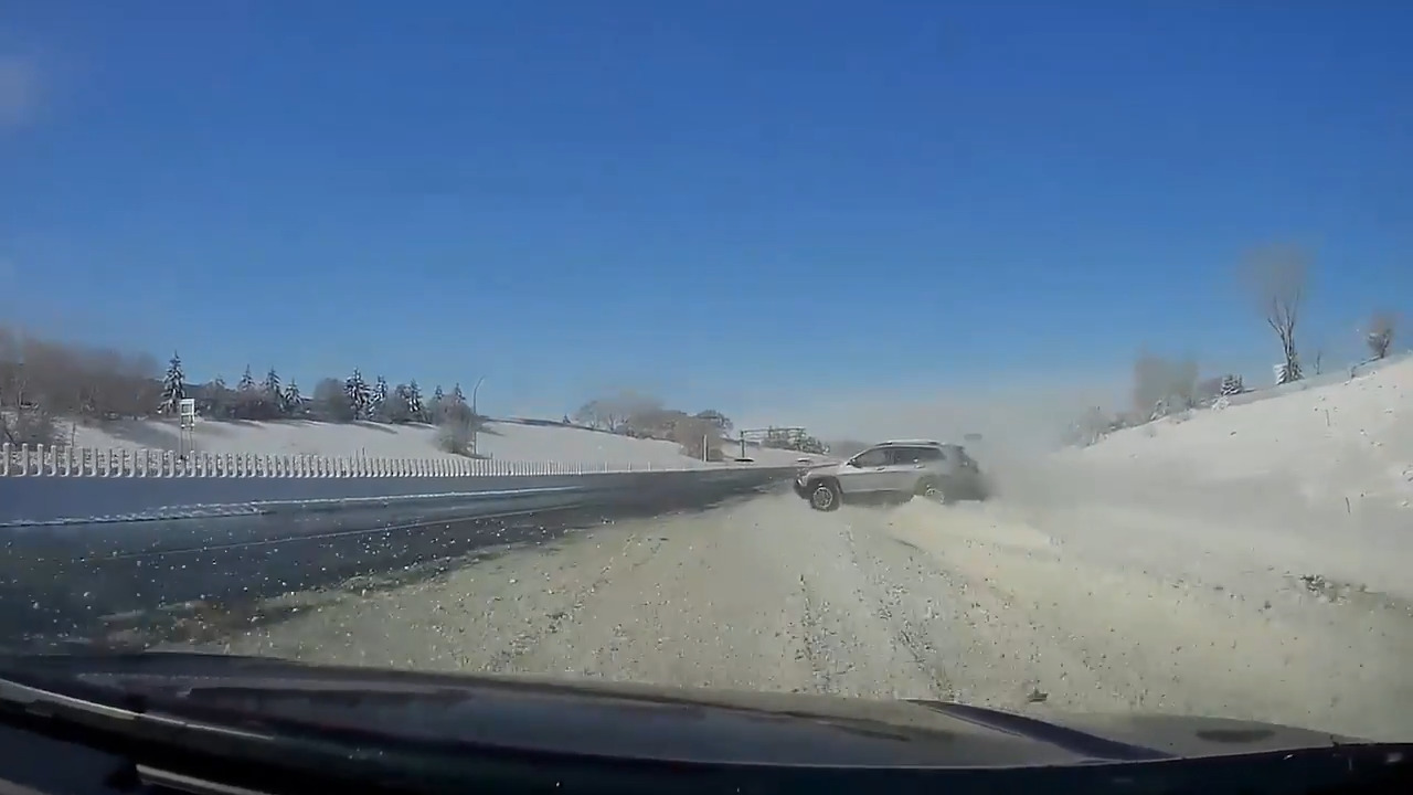 Driver Narrowly Avoids Car Crash as Car in Front of Him Slips on Icy ...