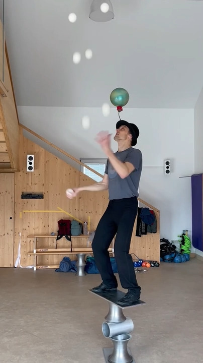 Circus Artist Spins Ball on Hat and Juggles 7 Balls While Balancing on ...
