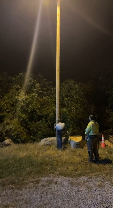 Person Loses Grip and Crashes Into Pole While Climbing Down | Jukin ...