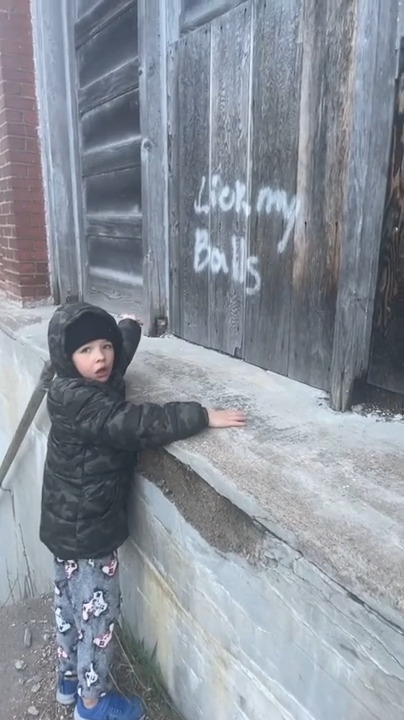 Parent Lies to Toddler When he Asks About Inappropriate Graffiti on ...