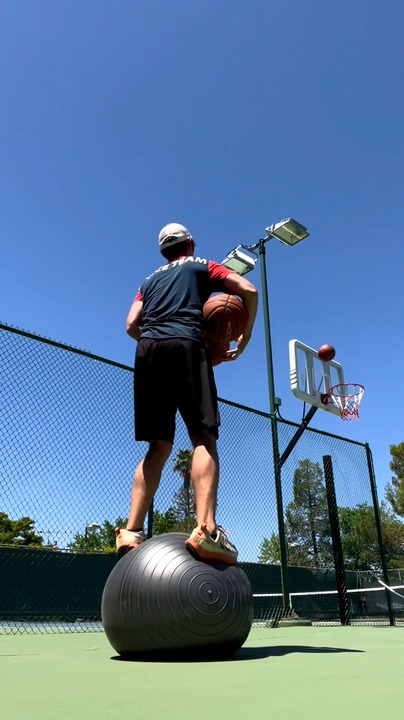 Guy Brilliantly Balances Himself on Stability Ball while Making ...