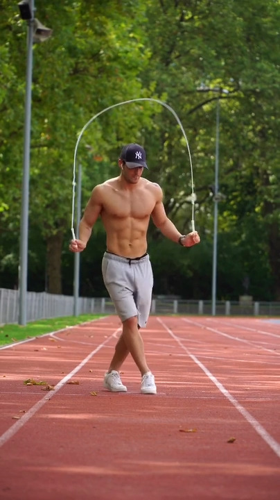 Guy Dances While Skipping Rope | Jukin Licensing